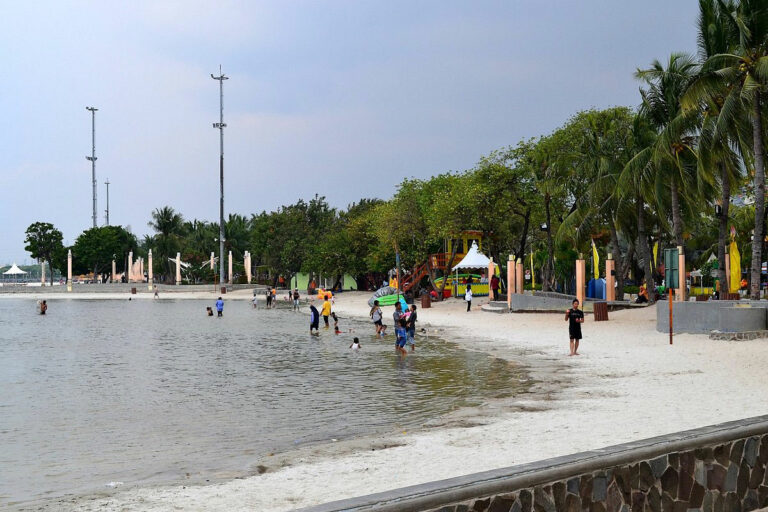 Pantai Ancol Jakarta: Tiket Masuk, Lokasi, Fasilitas & Daya Tarik